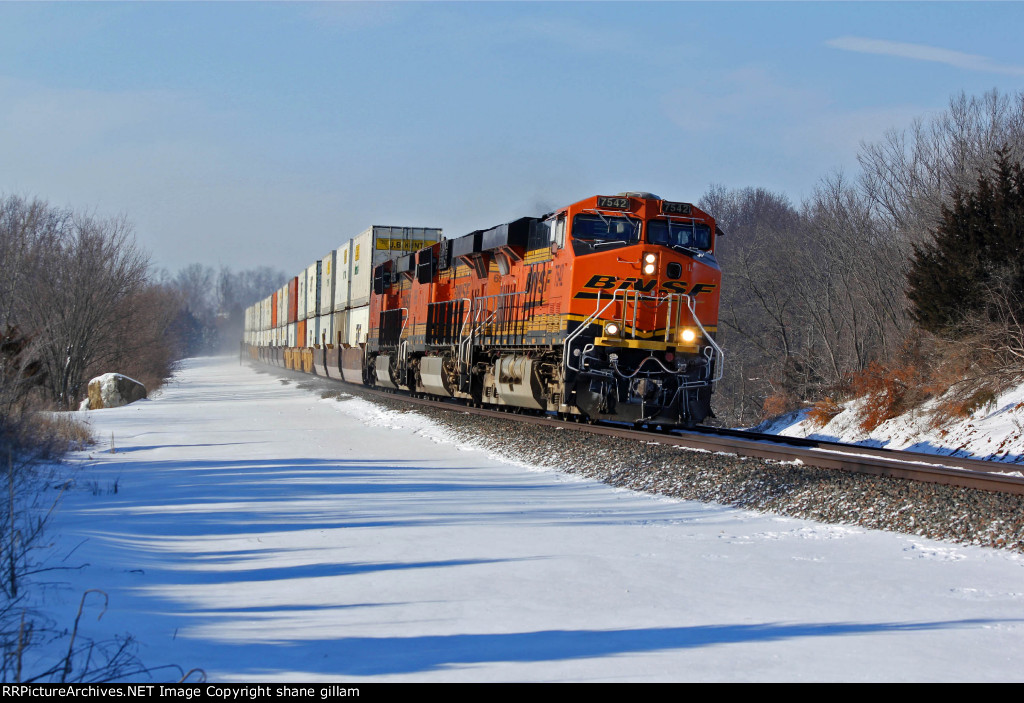 BNSF 7542 Rocks a Eb stack Past Santa Fe Lake.